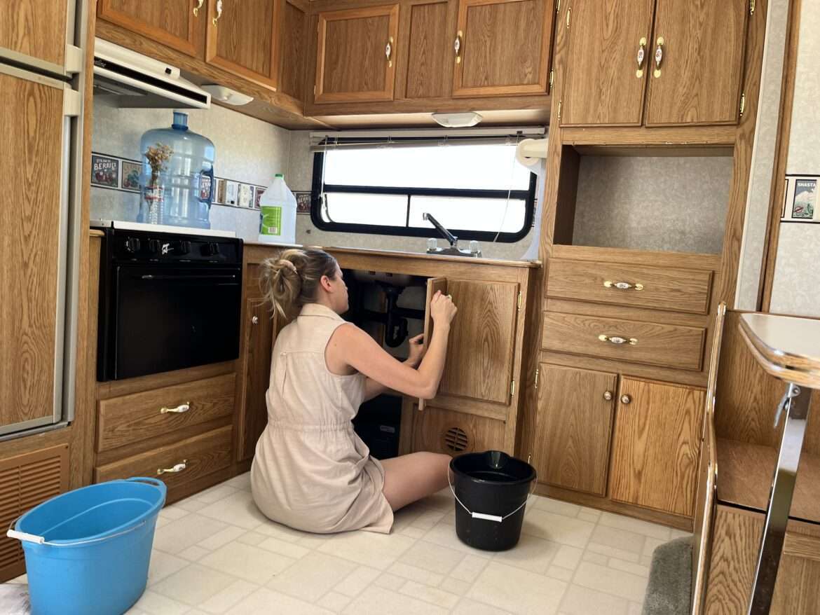 How to DIY Two Toned Paint in an Older RV - Shakan Ranch