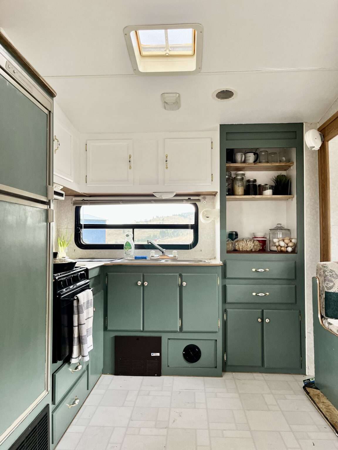 How to DIY Two Toned Paint in an Older RV - Shakan Ranch